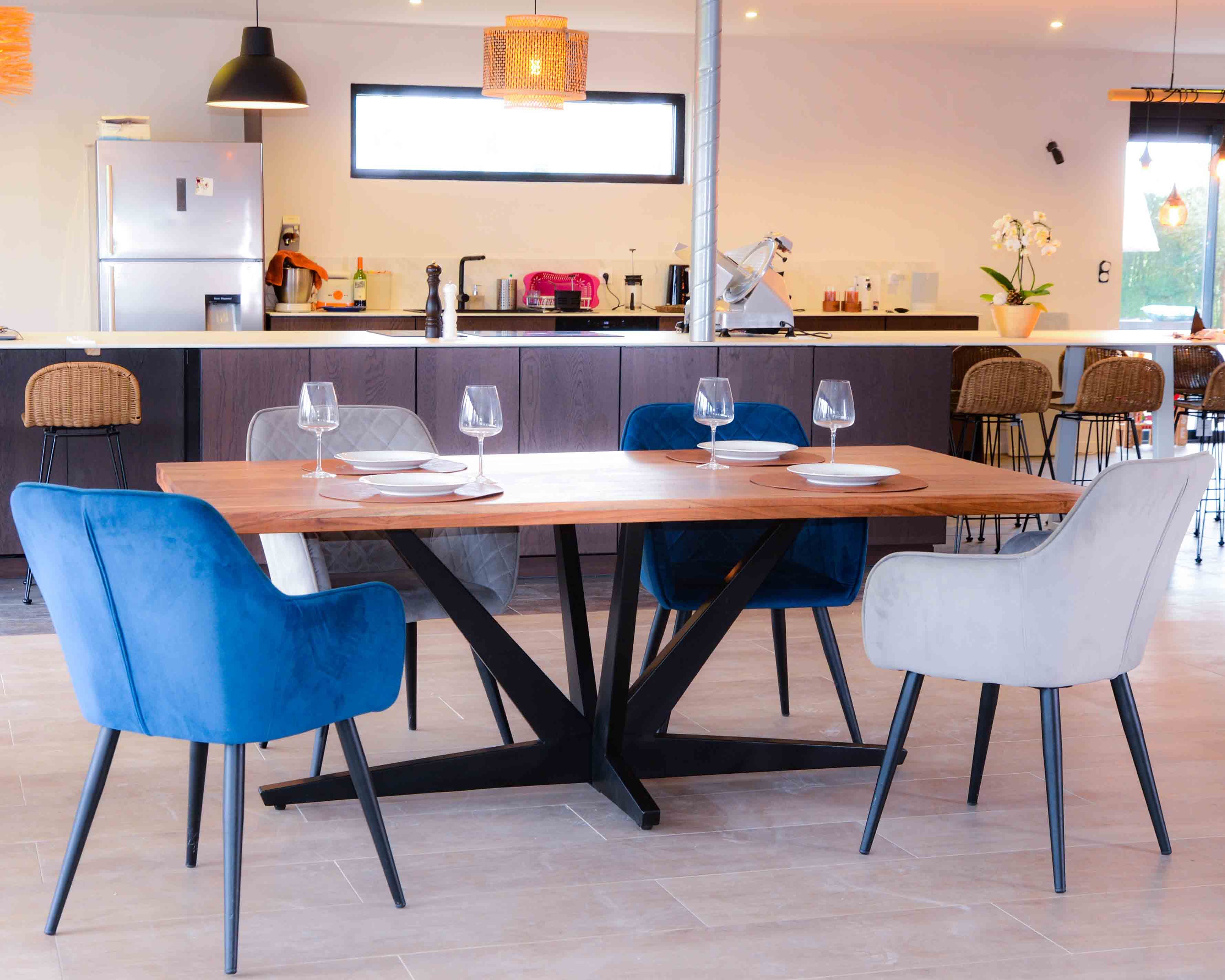 Meuble de cuisine : tables, chaises, dessertes, confituriers, ilots