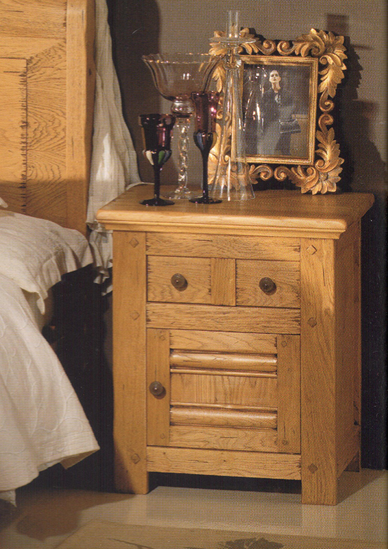 Chevet en chêne massif côté droit