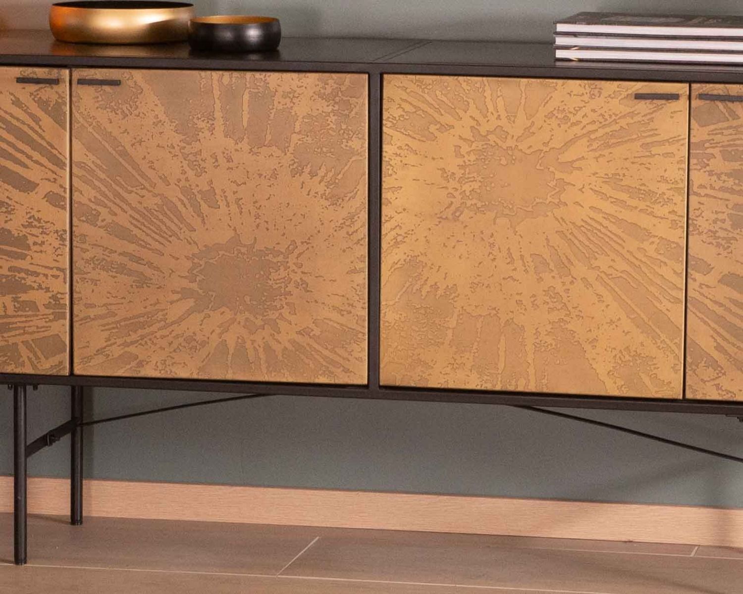 Buffet design en laiton doré texturé et fer noir "Gilt Antique" - 9174