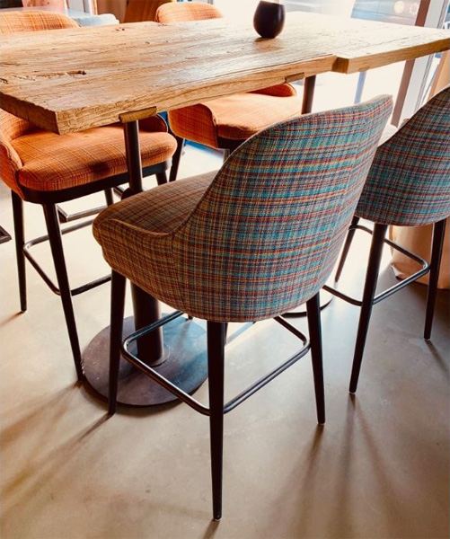 Table haute : pourquoi la choisir